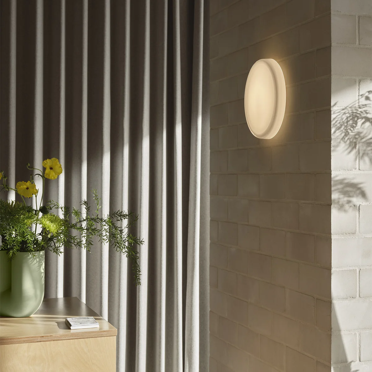 Muuto - Loop LED wand- en plafondlamp | Connox